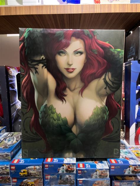 Sideshow Collectibles DC Comics Premium Format Figure Poison Ivy
