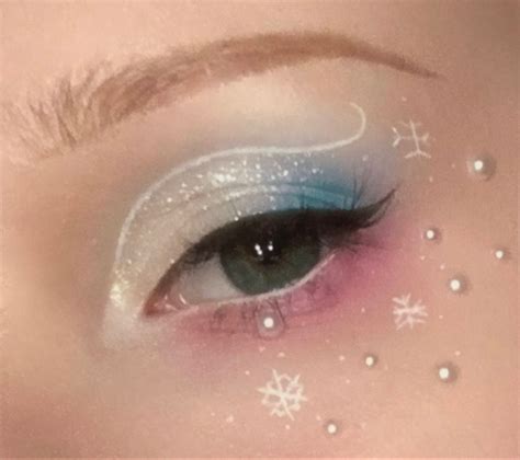 𝒫𝒾𝓃𝓀 And ℬ𝓁𝓊𝑒 𝒮𝓃𝑜𝓌𝒻𝓁𝒶𝓀𝑒 ℳ𝒶𝓀𝑒𝓊𝓅 Christmas Eye Makeup Snowflake Makeup