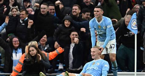 En Manchester sólo existe el City remontaron al United con doblete de