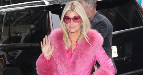 Jessica Simpson S 5 Most Iconic Outfits Get The Looks
