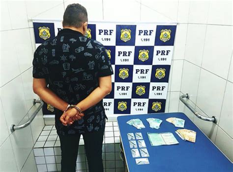 Homem é preso dinheiro e sete cartões de créditos em carro roubado em Fortaleza Ceará G
