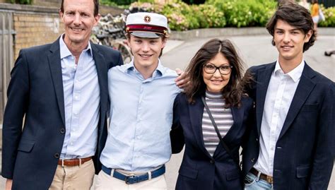 Remee Har Fået Grev Nikolai Under Sin Vinge Han Er Bare En Helt