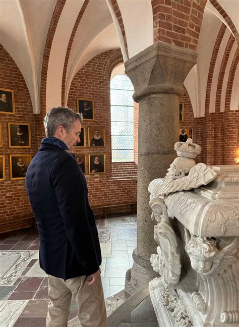 Le Roi Frederik Et La Reine Mary Parcourent L Histoire Royale Dans La