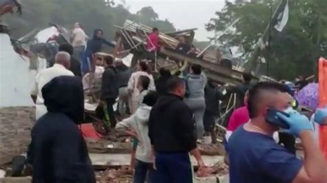 Al Menos 11 Muertos Decenas De Heridos Y Viviendas Sepultadas Por Un