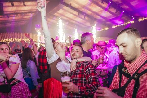 In Beeld Polonaises Halve Liters Bier En Twerkende Natalia Moose Bar