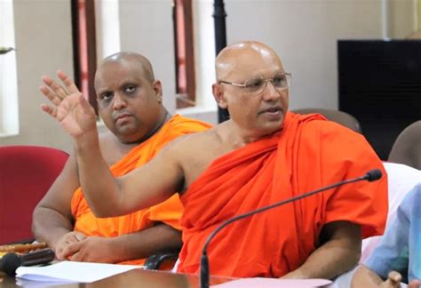 ආමිස හා ප්‍රතිපත්ති පූජාවන්ට මුල් තැන දෙමින් සෙංකඩගල වෙසක් කලාපය මෙවරත්