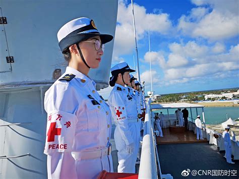 中国海军和平方舟抵达汤加访问并开展医疗服务