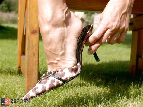 Mature Dark Haired In Leopard Mules Outside Zb Porn