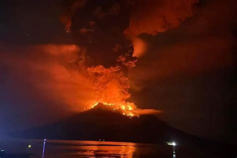 Indonesian Mount Ruang Volcano Erupts Again Bharat Express