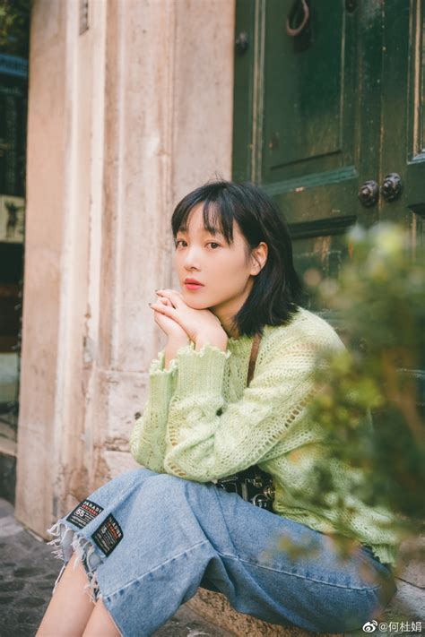 美女演员何杜娟迷人写真美照欣赏