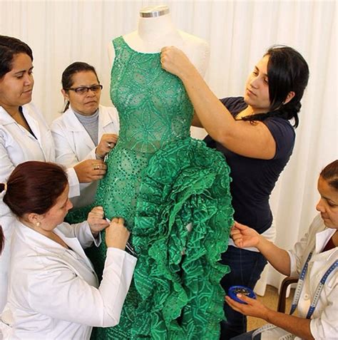 Vestido que Ivete Sangalo usou na final do Mundial ficou pronto em dias MoveNotícias