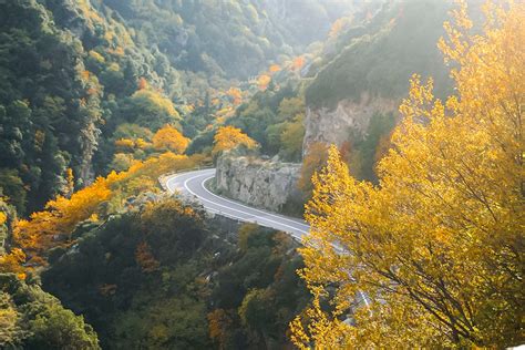 Γονείς και παιδιά Οι κόρες μας έπαιζαν προχθές το απόγευμα στο δωμάτιο τους Έτυχε η μια τους