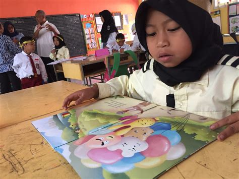 Reading In The Classroom In Indonesia Mark Heyward Devpolicy Blog