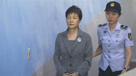 韓国、朴前大統領に恩赦 収賄罪などで服役中 Bbcニュース