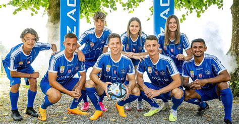 Das Neue Trikot Des Fc Blau Weiß Linz Mit Einem Querpass Zum Sk Vöest