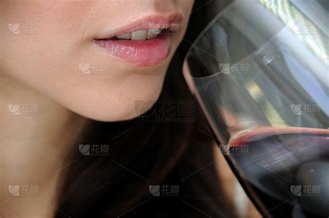 喝葡萄酒