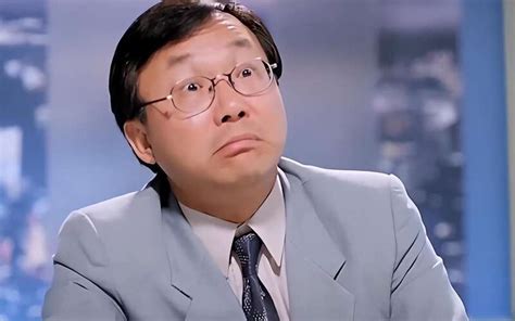 一众港星喝酒聚会 许冠文老当益壮 叶子楣身材出众