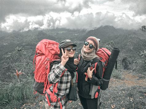 Rekomendasi Ootd Hijab Muncak Tetap Stylish Topwisata