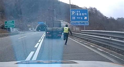 고속도로서 전력질주한 경찰관 무슨 일의식저하 운전자 구조