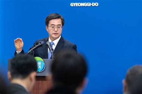 김동연 경기도지사가 6일 오전 경기도청 브리핑룸에서 오마이포토