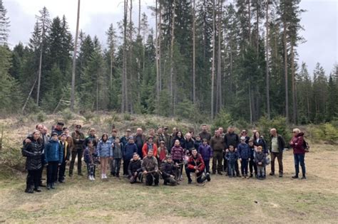 Ученици посетиха Базите за интензивно стопанисване на дивеча на територията на ДЛС Извора