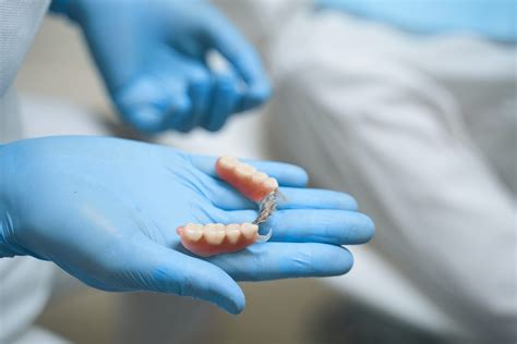 Conoce Los Riesgos De Los Implantes Dentales Y Sus Cuidados