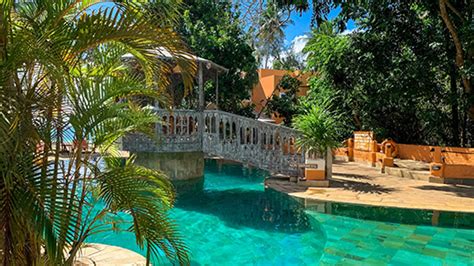 Nomad Beach Resort Bench Africa