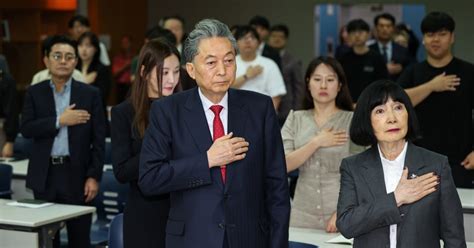 국민의례 하는 하토야마 유키오 전 총리