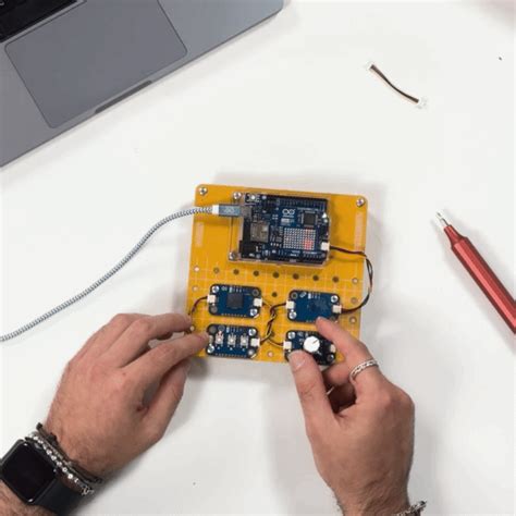 Two New Arduino Plug And Make Kit Projects Recreate Iconic Vintage