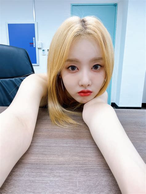 Stayc On Twitter 🐩💬 생머리 휘날리며🧡 예산이 좋았던 그녀💙 Stayc 스테이씨 Sieun 시은