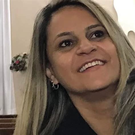 Patricia Aires Airessana • Threads Say More