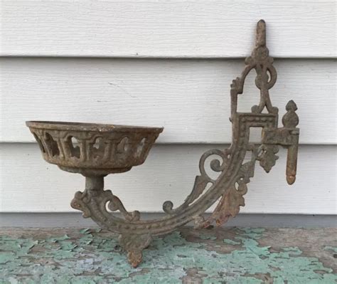 ANTIQUE UNMARKED VICTORIAN Cast Iron Kerosene Oil Lamp Wall Sconce Jj