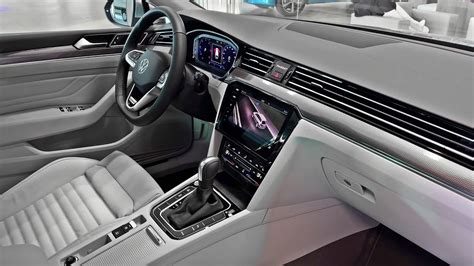 Volkswagen 2022 Passat Interior