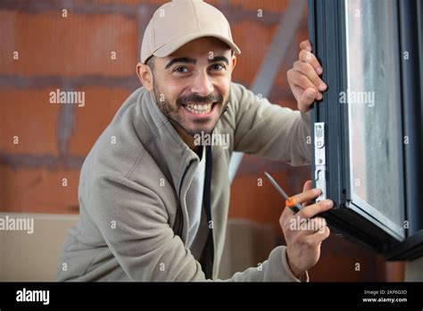 Installing Fencing Hi Res Stock Photography And Images Alamy