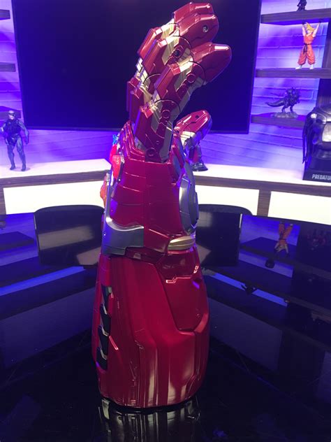 Slideshow Hasbro Replica Of Iron Man S Infinity Gauntlet From Avengers Endgame