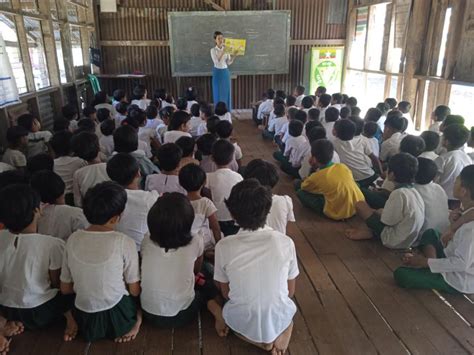 မိုးညိုမြို့၌ လူငယ်အသိပညာပေးဟောပြောပွဲနှင့် နယ်လှည့်စာကြည့်တိုက်ဝန်ဆောင