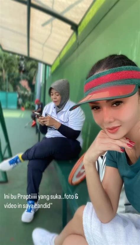 5 Potret Terbaru Yuni Shara Latihan Tenis Curi Perhatian Netizen