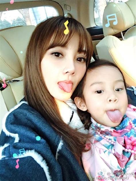 李小璐甜馨自拍 嘟嘴吐舌賣萌 模樣可愛 每日頭條