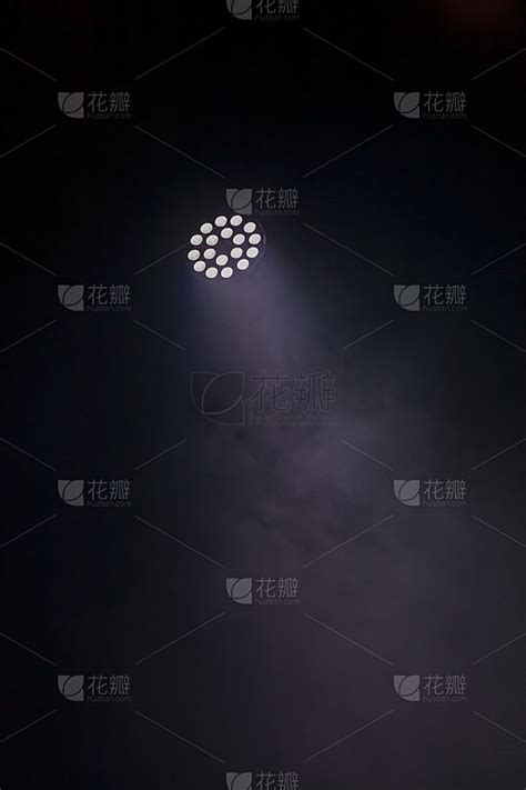 剧场灯光在黑色背景 5251708387