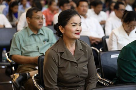 សម្តេចកិត្តិសង្គហបណ្ឌិត ម៉ែន សំអន សំណេះសំណាល និងលើកទឹកចិត្តដល់និវត្តជន នៃមន្ទីរសេដ្ឋកិច្ច