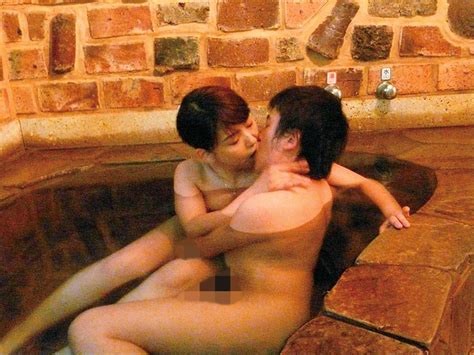 ま、まさか、40過ぎの母親の裸体で勃起するなんて…決して裕福ではない母子家庭でシングルマザーとして懸命にボクを育ててくれた母との温泉旅行。二人
