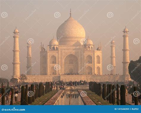 Early Morning At Taj Mahal Editorial Stock Image Image Of Early