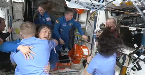 Iss에 발 묶였던 Nasa 우주비행사 2명 9개월 여만에 지구 귀환