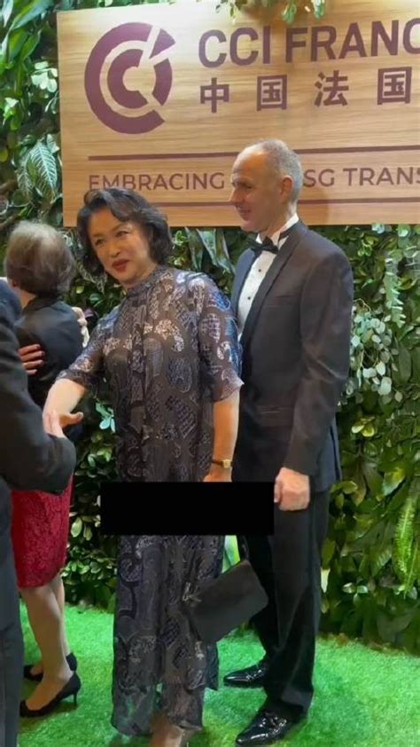 金星复婚，金星与老公出席活动合影把老公晾一边！她老公看面相就是很好的人 爱乐趣生活