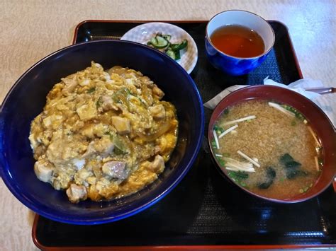 【丼物】とろとろ卵とたっぷり鶏肉！食事処いなばやの「親子丼」 ｜ いいじ金沢