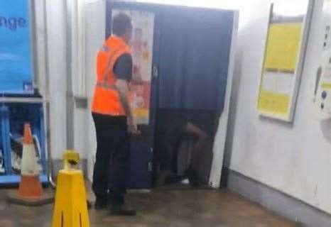 Faversham Railway Station Couple S Tryst Interrupted By Southeastern Worker In TikTok Video