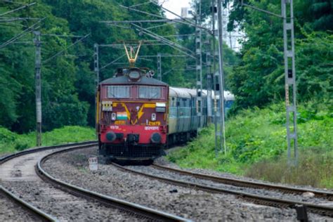 Irctc दीवाली और छठ के लिए चलेंगी स्पेशल ट्रेनें शुरू हुई बुकिंग देखें ट्रेन लिस्ट Special