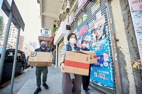 全港社區抗疫連線 跑唐樓派抗疫福袋 深水埗警民關係組齊做「有深人」