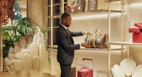 CHRONICLE The Ps Of Shopping In Part People Luxus Plus