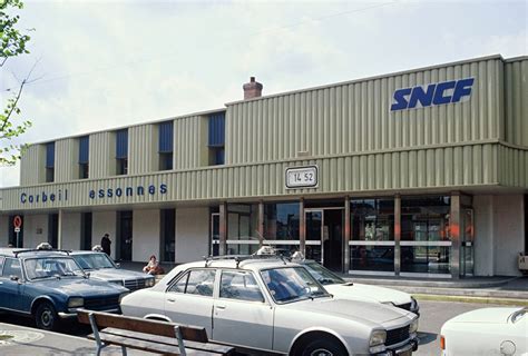 Esplanade de la gare de Corbeil Essonnes située sur la ligne de